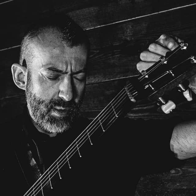 Jon Gomm reflects on his success, legacy and love for the Swan Song ...