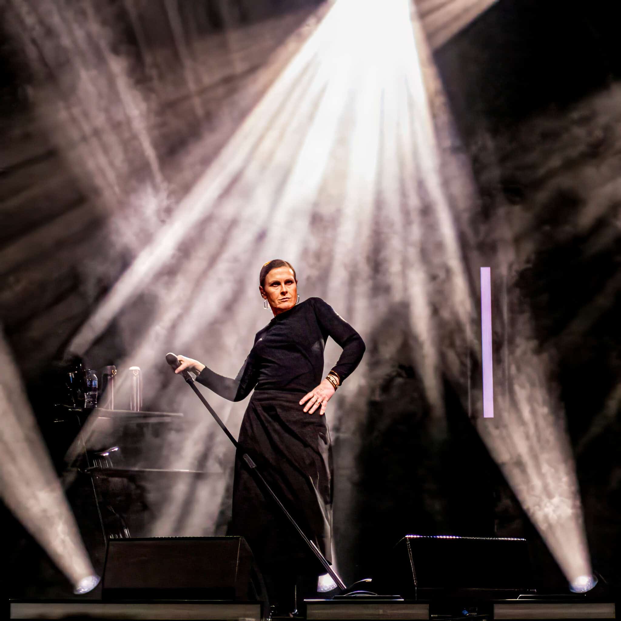 Live Review: Alison Moyet w/ Iona Zajac (support), The Globe Theatre ...