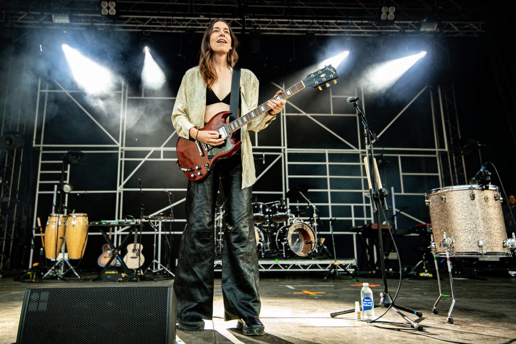 Live Review: Haim at Leeds Millennium Square [13th July 2022 ...