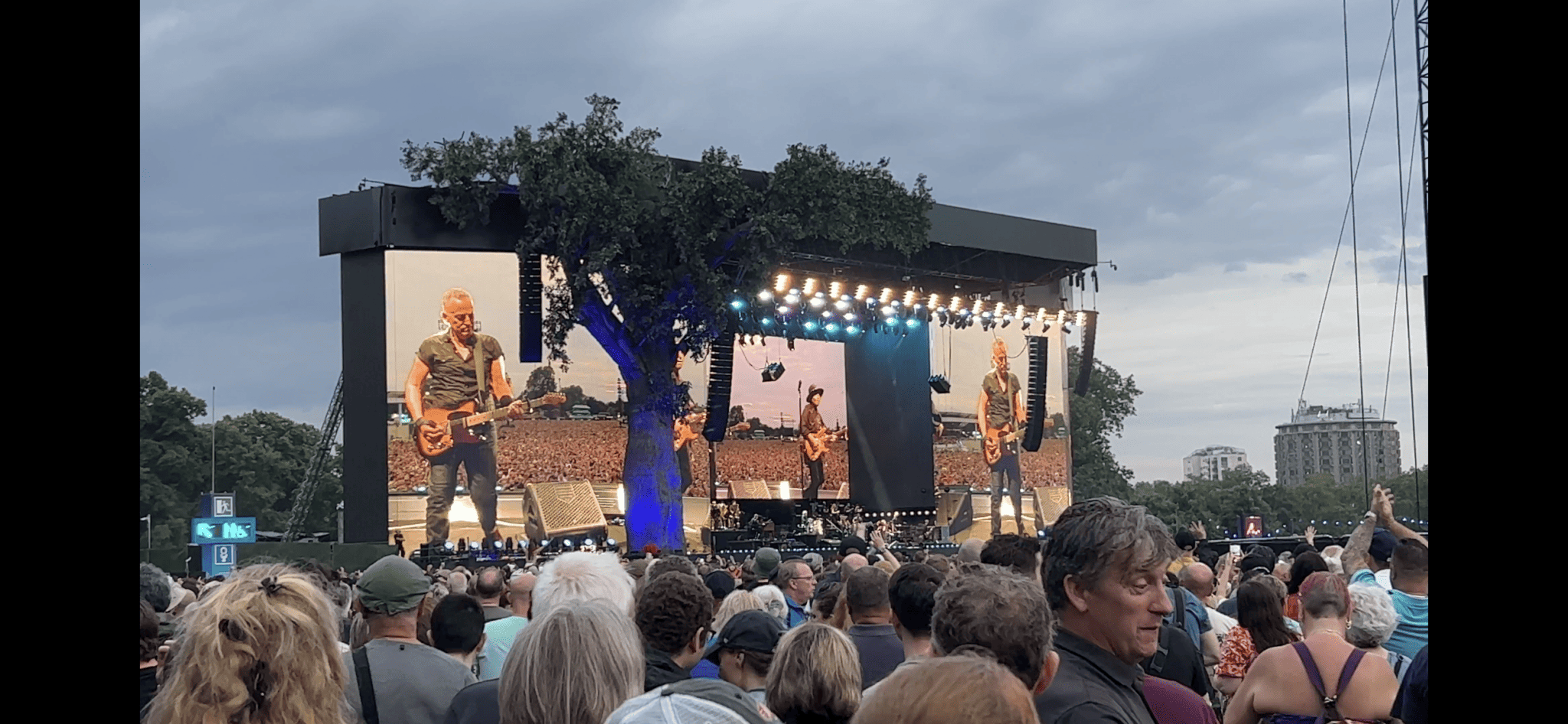 Live Review: Bruce Springsteen & The E Street Band, Hyde Park, London ...