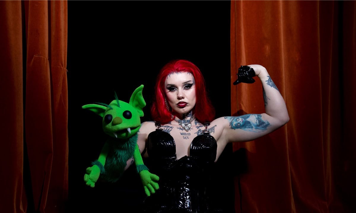 “TOES!” is packed with harsh guitars and fast-talking lyrics. ZAND ...