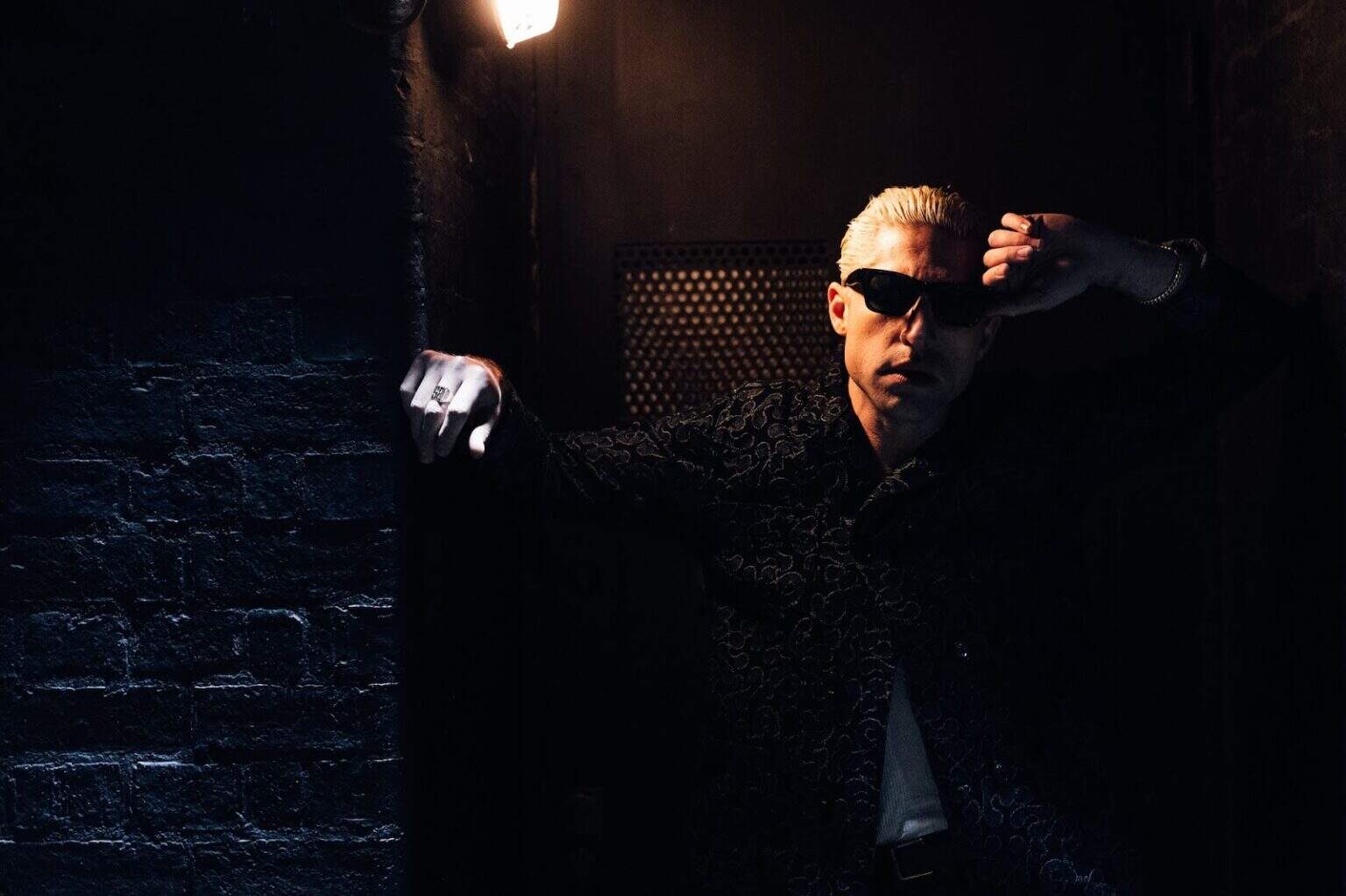 GLU (Michael Shuman of QOTSA) unveils infectious new single ‘Pony Boy’
