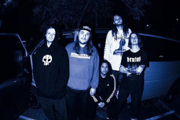 Split Chain sign to Epitaph Records